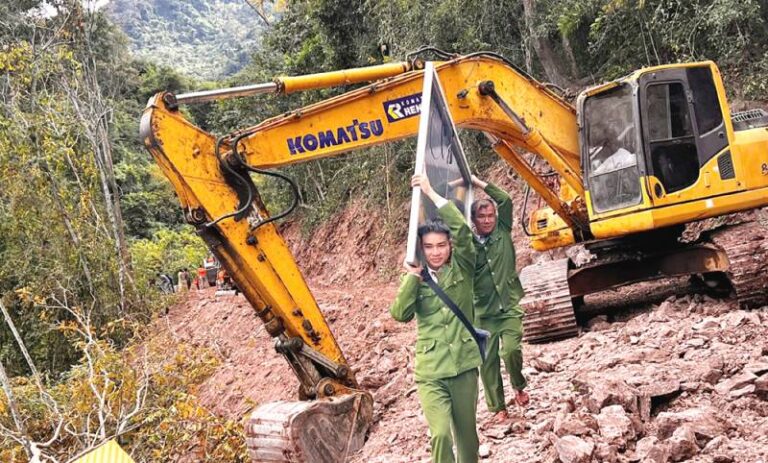 Lắp đặt điện mặt trời tại 3 điểm trường xa xôi nhất của xã Mỹ Lý - DAT ...